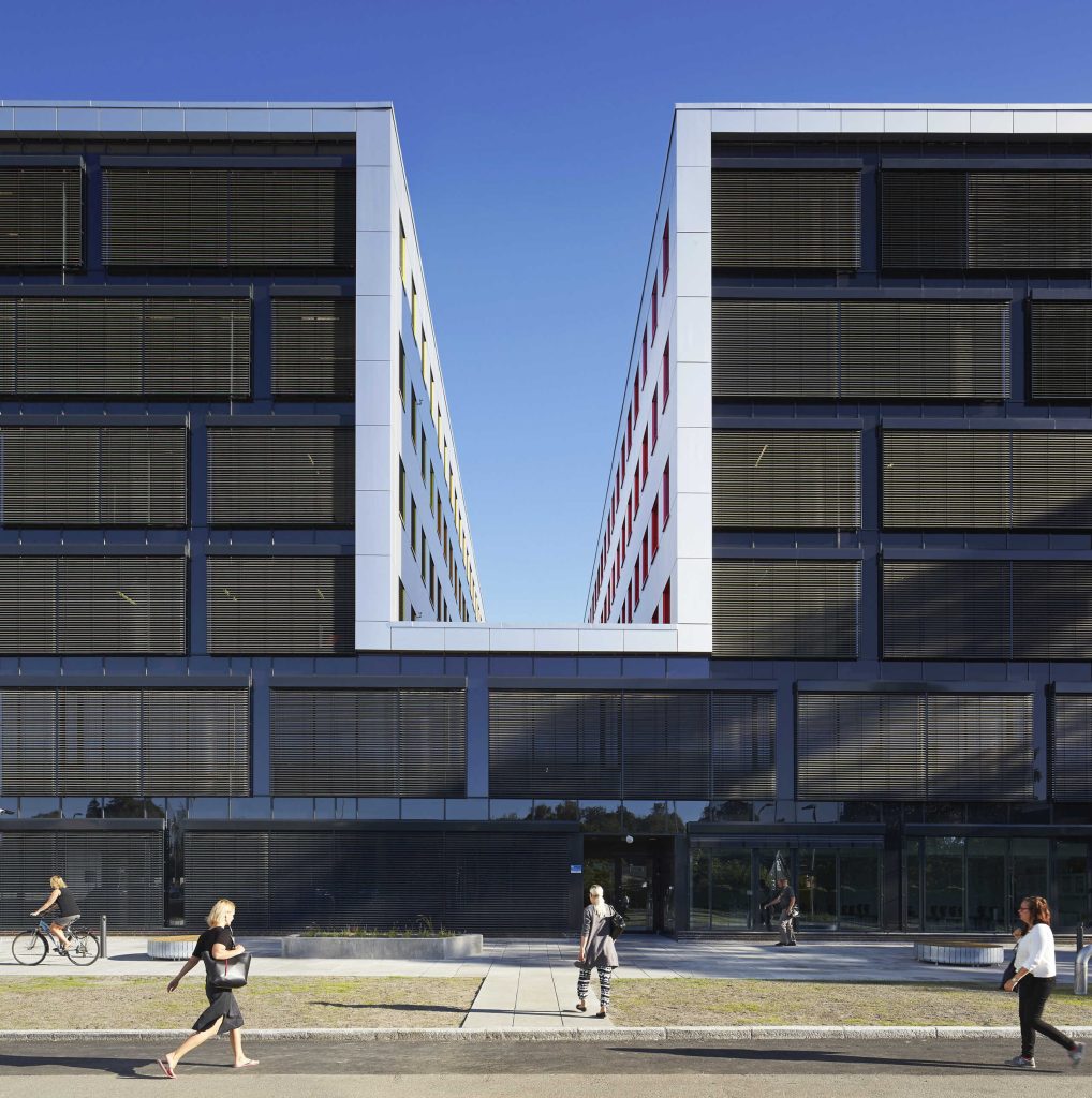 Utvendige persienner Ullern VGS - Solskjermingsgruppen AS